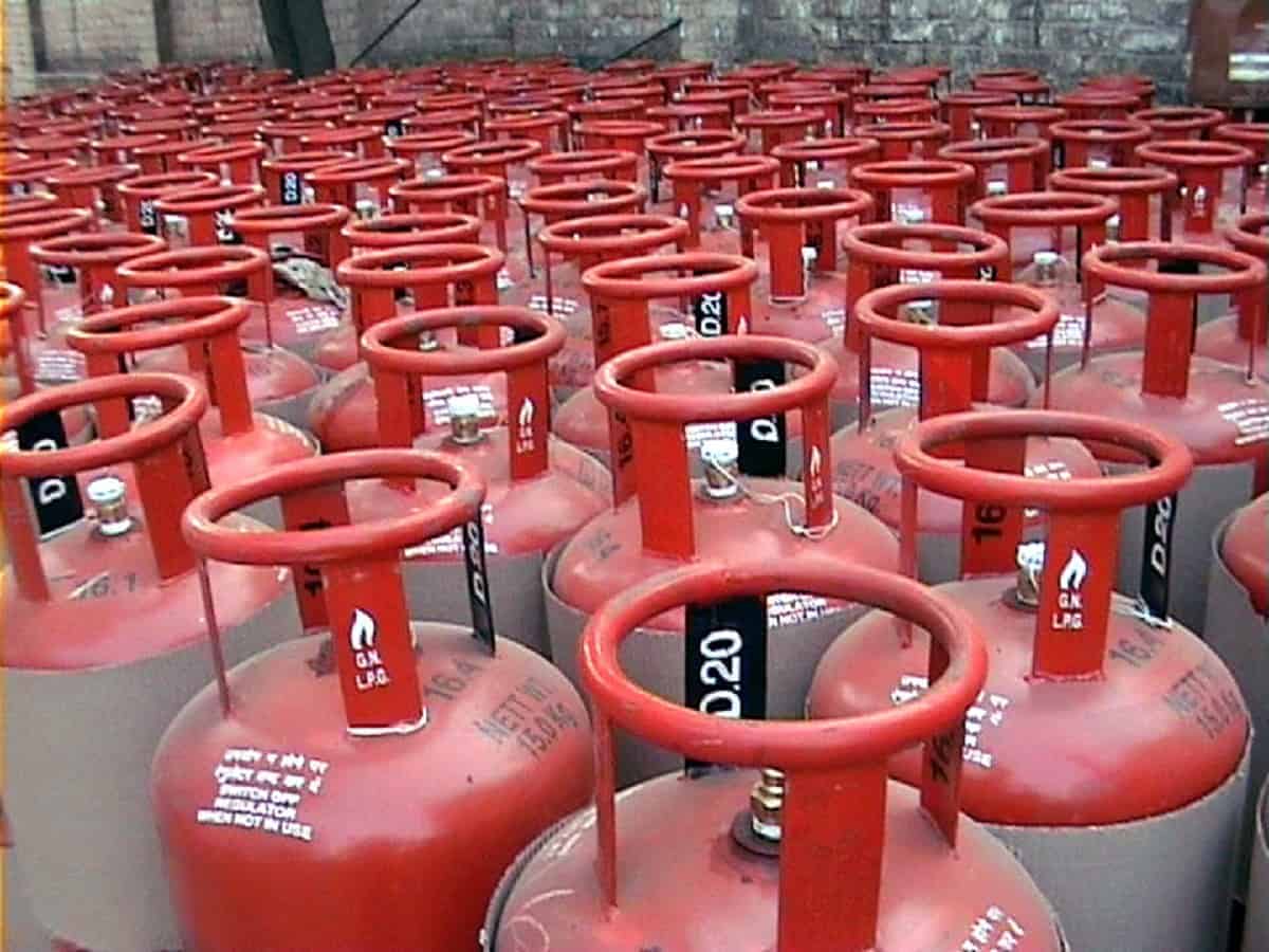 After Price Hike LPG Cylinder To Cost Rs 1002 In Hyderabad