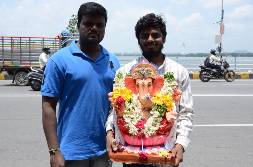 Despite ban, Ganesh idols immersed in Hussain Sagar Lake - The Siasat ...