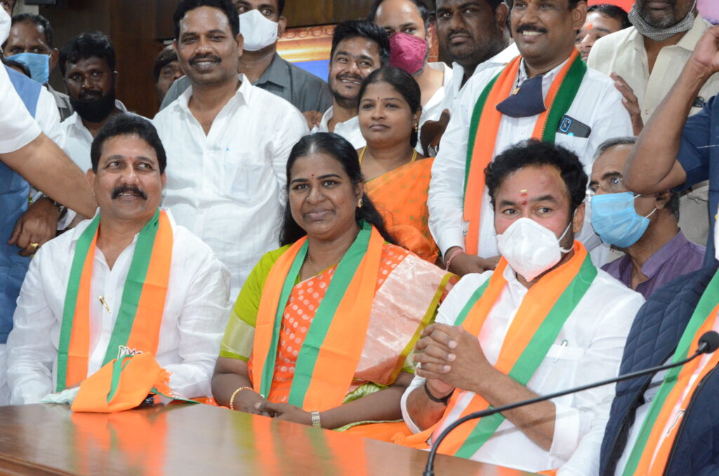 First and ex-mayor of GHMC; Kartika Reddy joins BJP - The Siasat Daily ...
