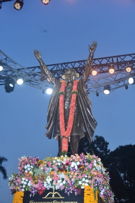 Mumbai gets first statue of Balasaheb Thackeray - The Siasat Daily ...