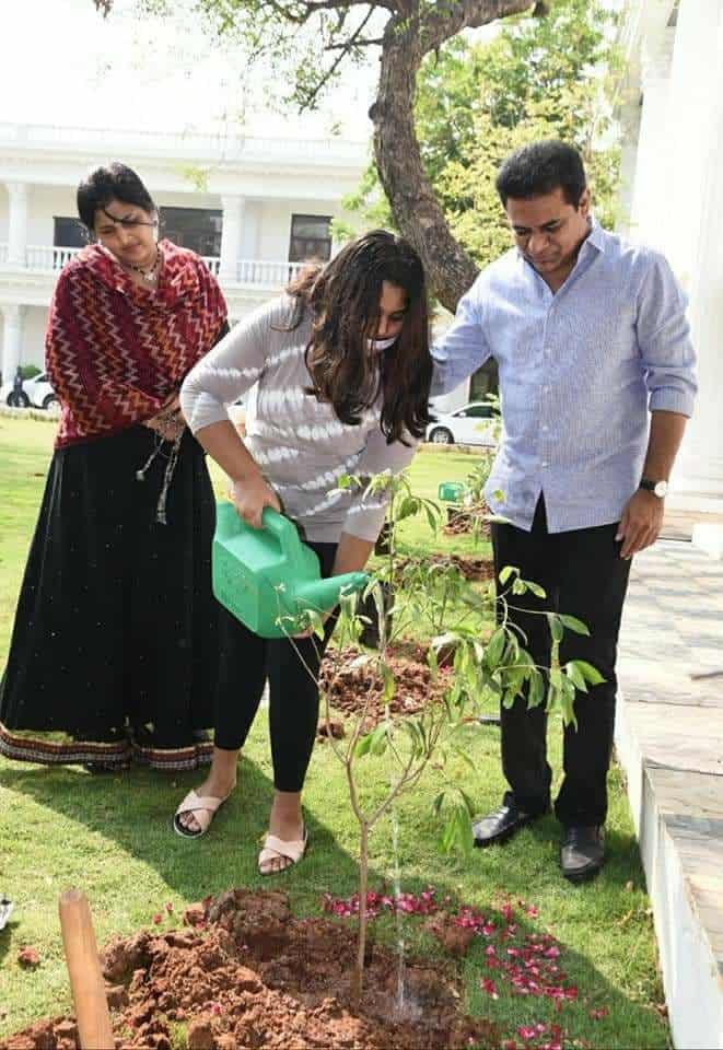 KTR plants saplings with family to celebrate father KCR’s birthday ...