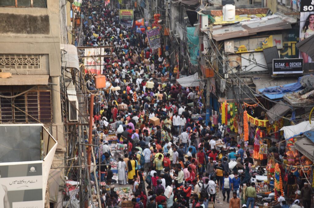 Photos: Crowded Sadar Bazaar in Delhi - The Siasat Daily – Archive