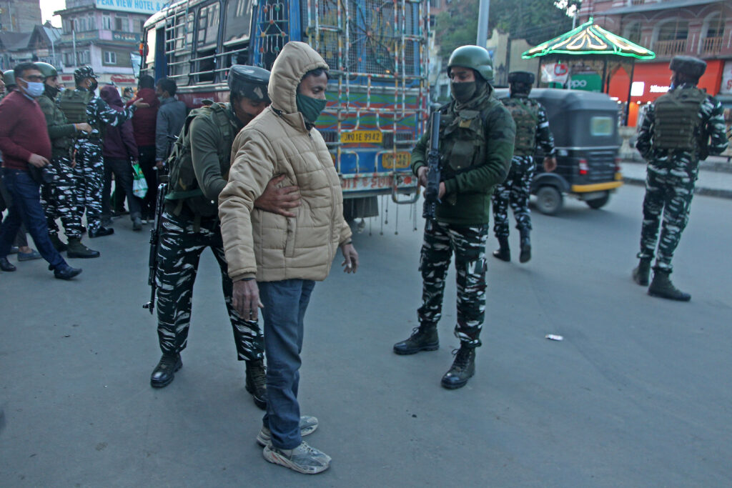 Photos: Security forces intensify frisking in Kashmir - The Siasat ...