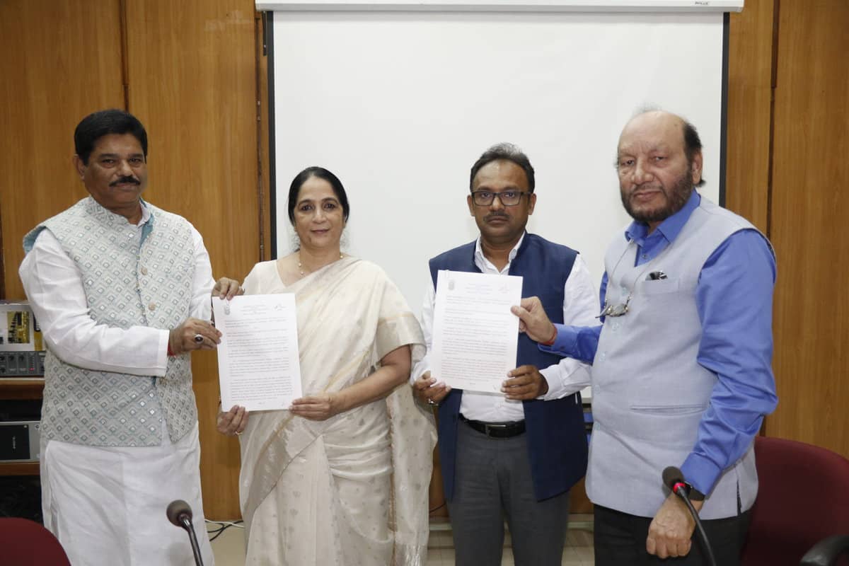 MANUU signs MoU to start fashion designing courses MANUU signs MoU to start fashion designing courses