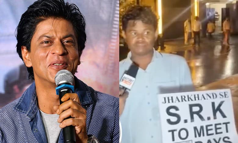 Viral: SRK fan waits outside Mannat for a chance to meet him