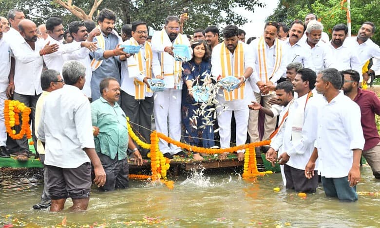 Telangana fisheries minister launches fish seed stocking program