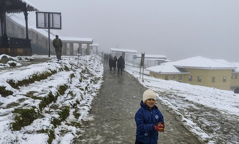 Fresh snowfall in higher reaches of Kashmir