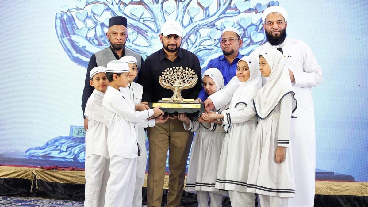 MS Education Academy honours Munawar Zama with Murabbi Award on Himmat Day