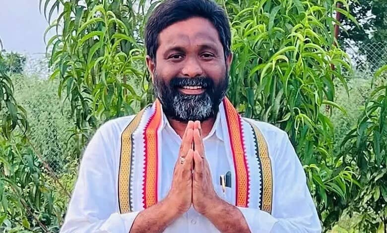 Telangana: Congress leader heading to Hyderabad dies in Suryapet