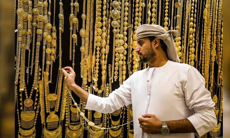 Gold prices fall sharply in Dubai, easing costs for buyers